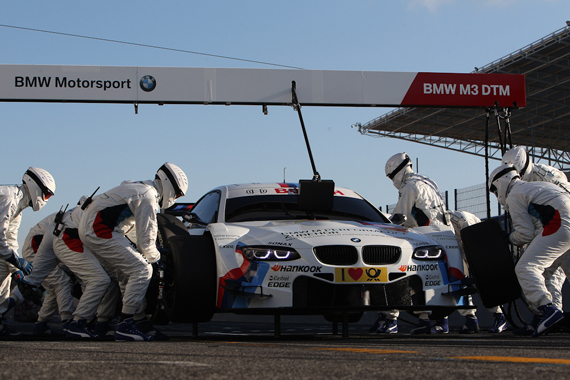 Video: Back after 20 years: BMW makes its DTM return - Motorsport Retro