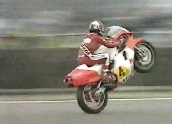 Video: Kenny Roberts Wins the 1983 500cc British Grand Prix ...